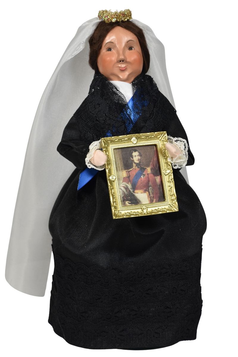 Queen Victoria Figurine, Byers' Choice Caroler Doll – Byers' Choice LTD.