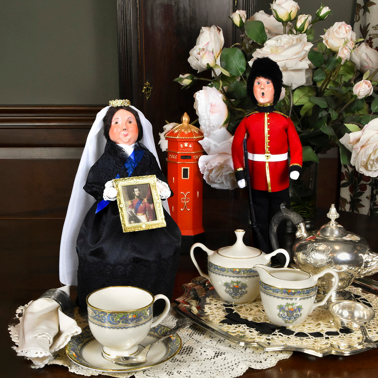 Byers' Choice - Christmas Caroler Dolls, Figurines, Advent Calendars ...